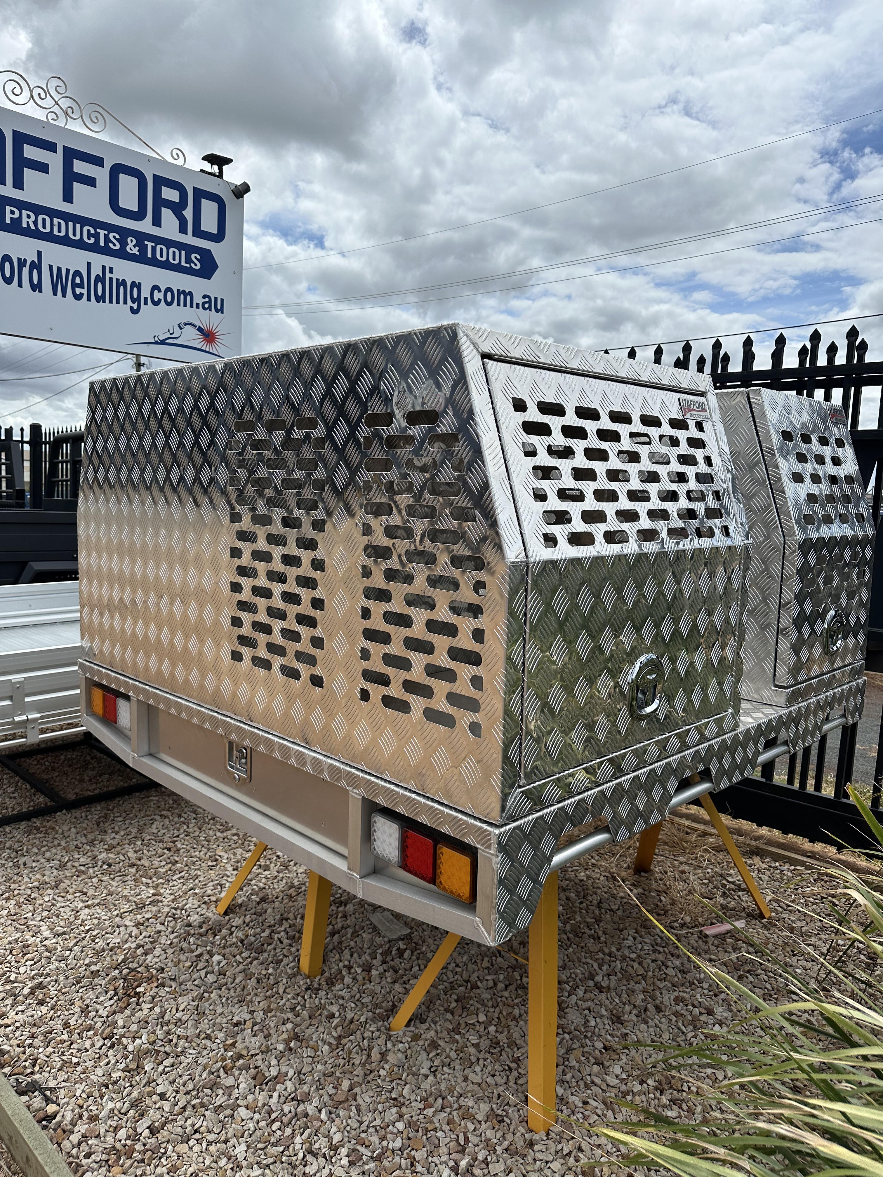 STAFFORD INDUSTRIAL DOGBOX 900MM X 1780MM X 860MM CHECKER PLATE CANOPY ...